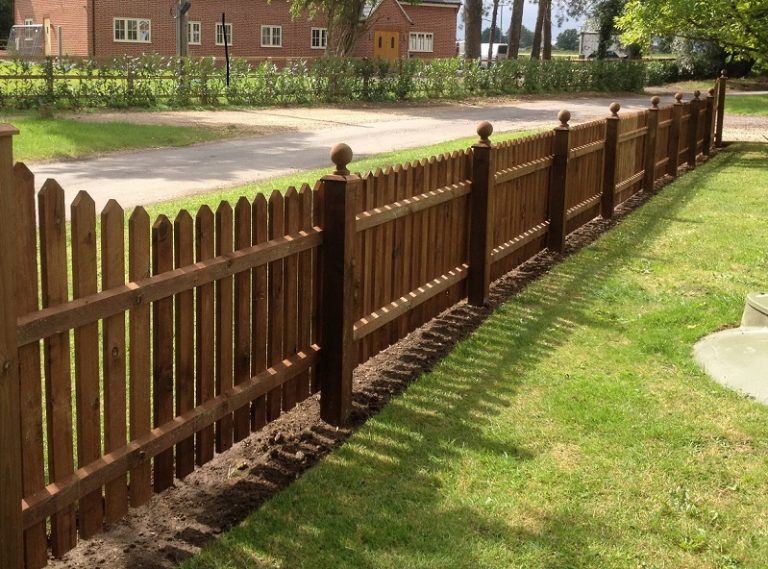 Picket Fence Panels – Ellis Timber